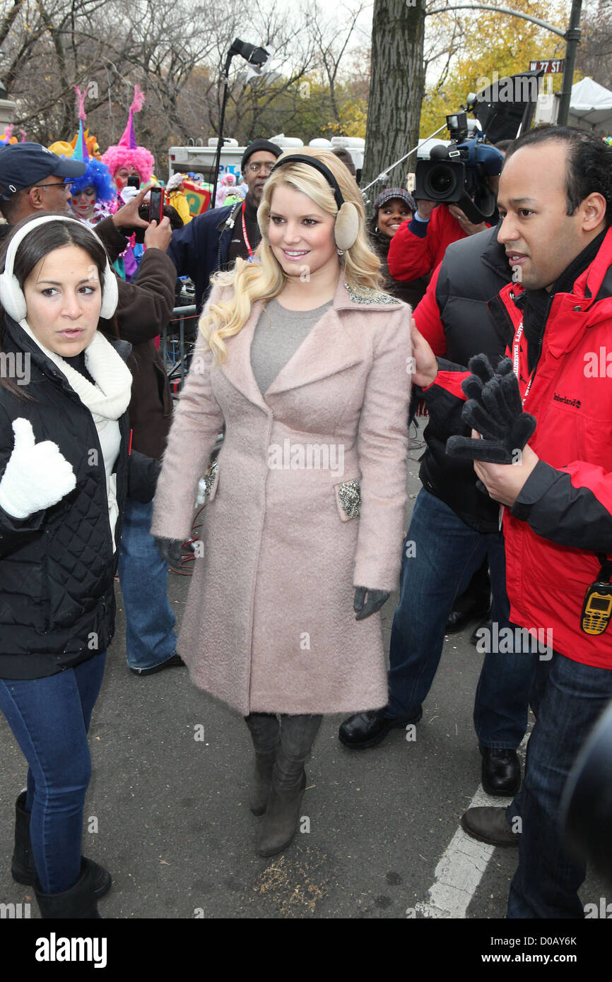 Jessica Simpson 84th Macy's Thanksgiving Day Parade in New York City ...
