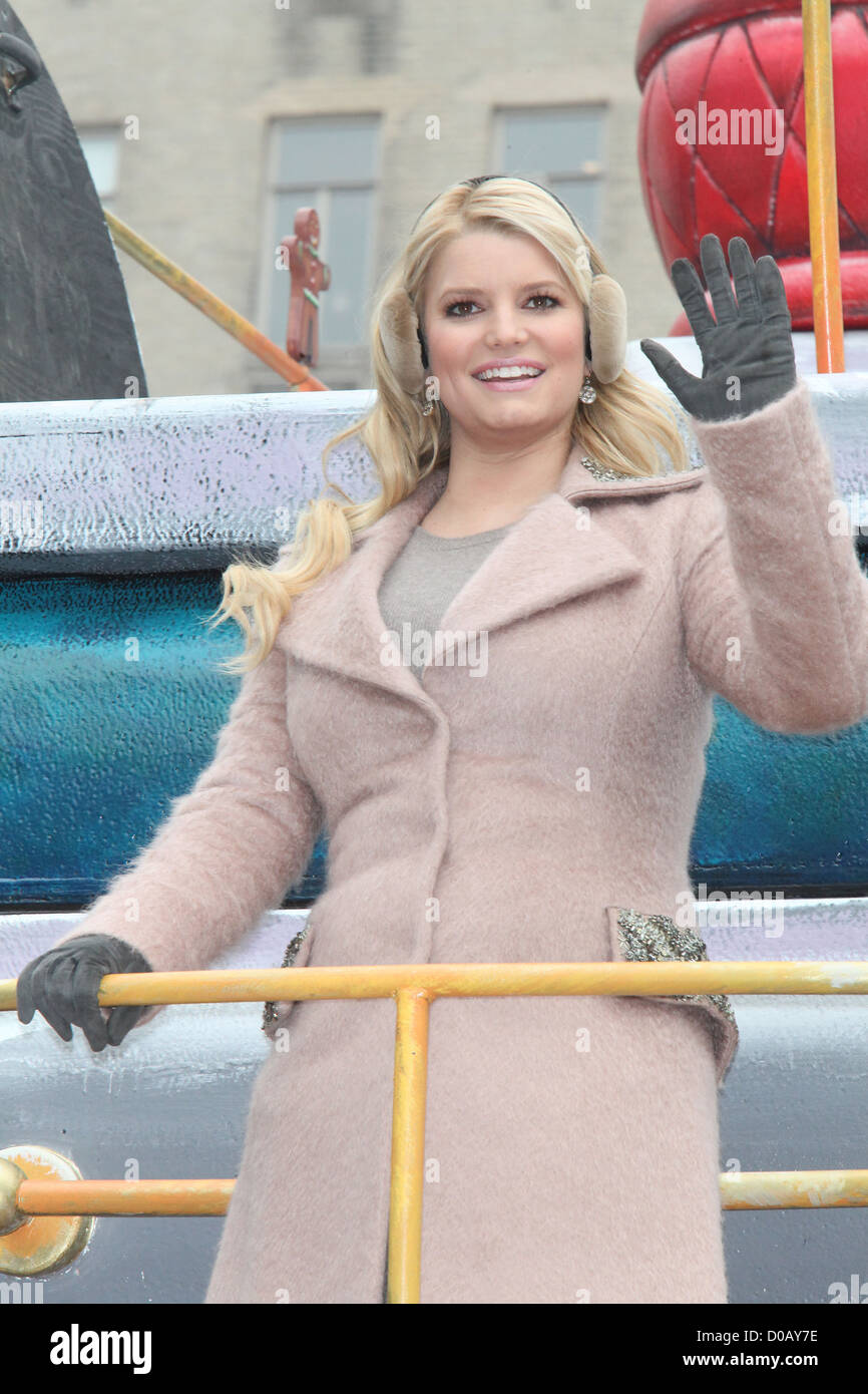 Jessica Simpson 84th Macy's Thanksgiving Day Parade in New York City ...