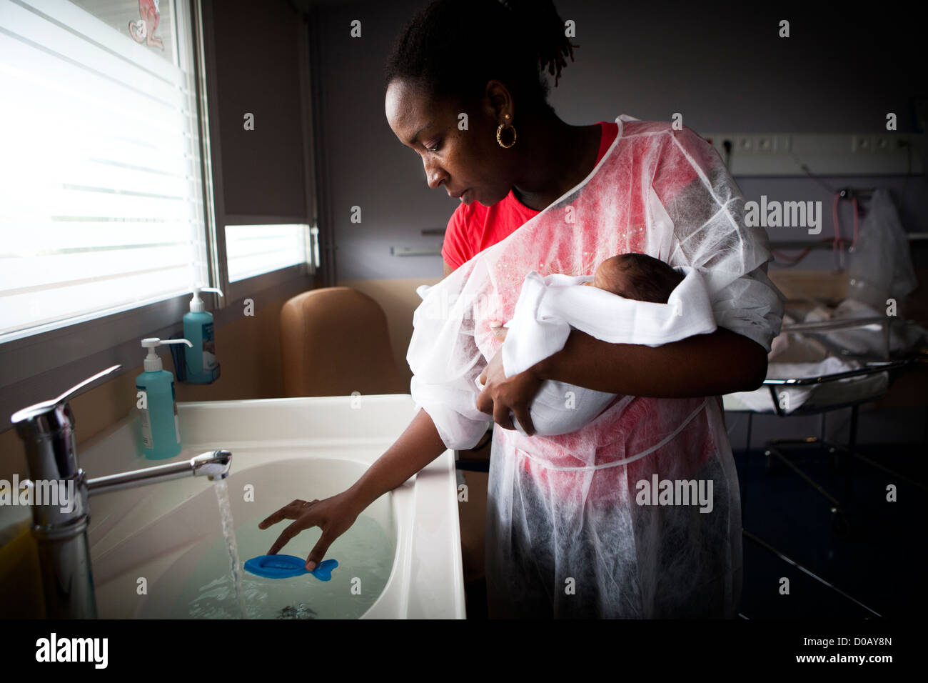 Maternity ward african mom baby hi-res stock photography and images - Alamy