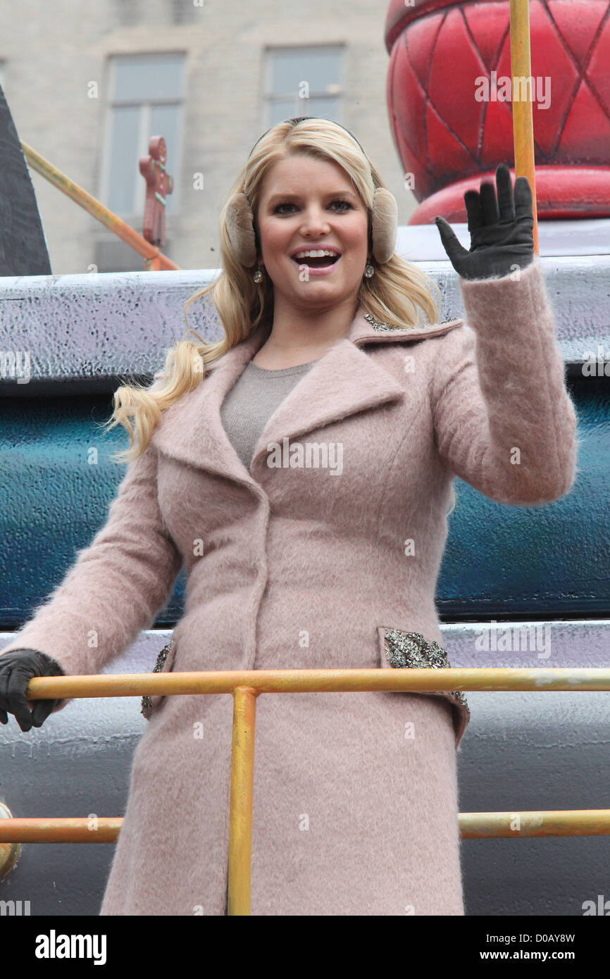 Jessica Simpson 84th Macy's Thanksgiving Day Parade in New York City ...