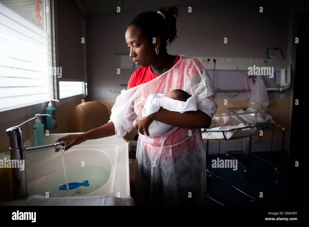 Maternity ward african mom baby hi-res stock photography and images - Alamy