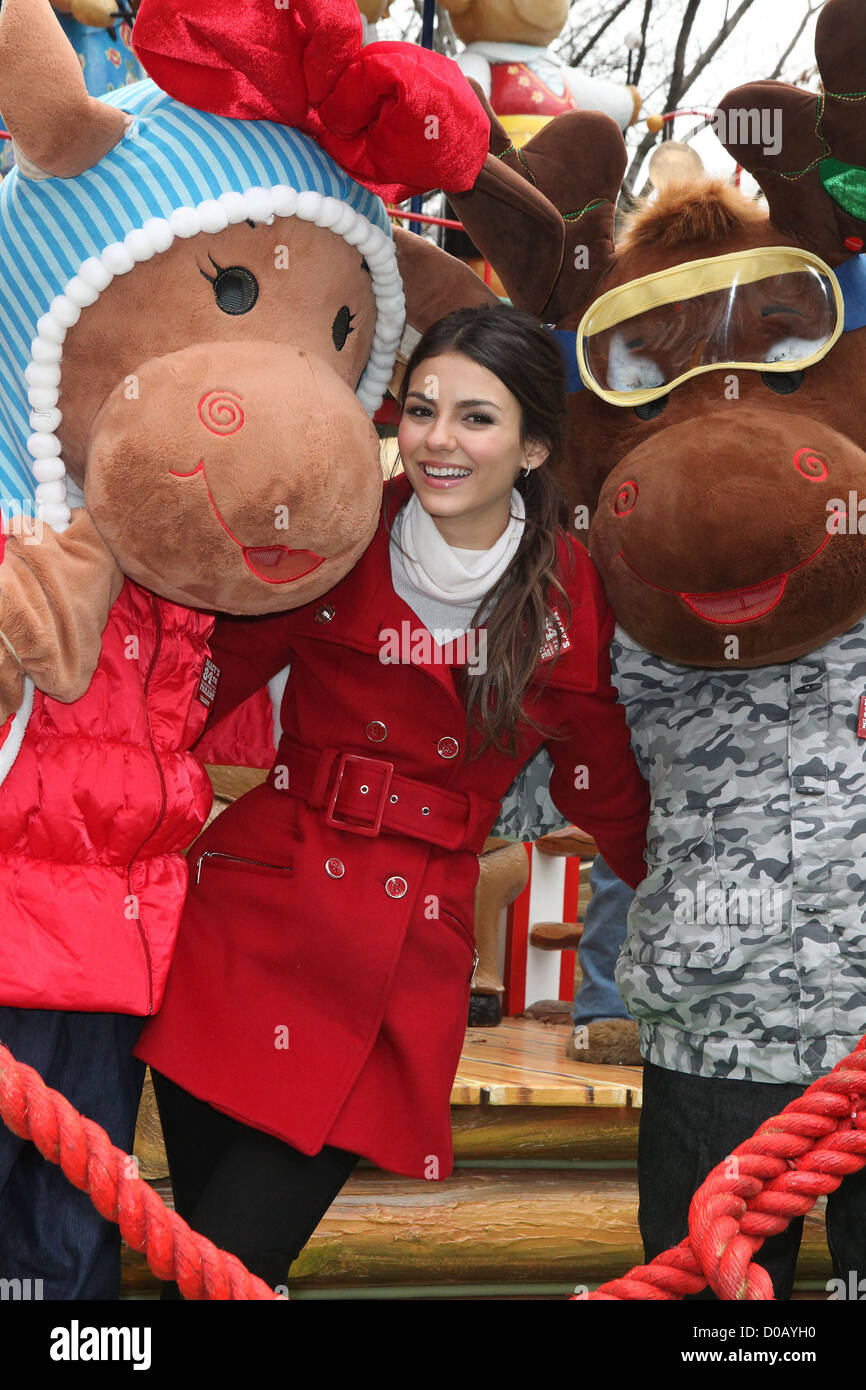 Victoria Justice 84th Macy's Thanksgiving Day Parade in New York City ...