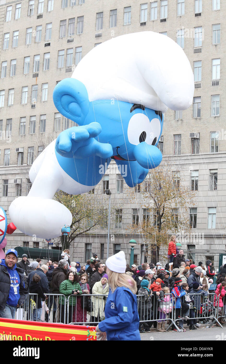 AtmosphereSmurf 84th Macy's Thanksgiving Day Parade in New York City ...