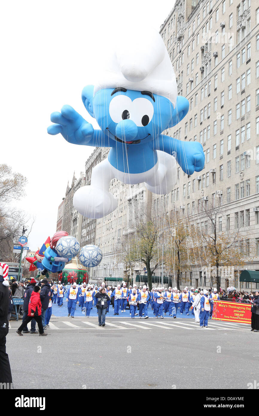 Macy's thanksgiving parade smurf hi-res stock photography and images ...