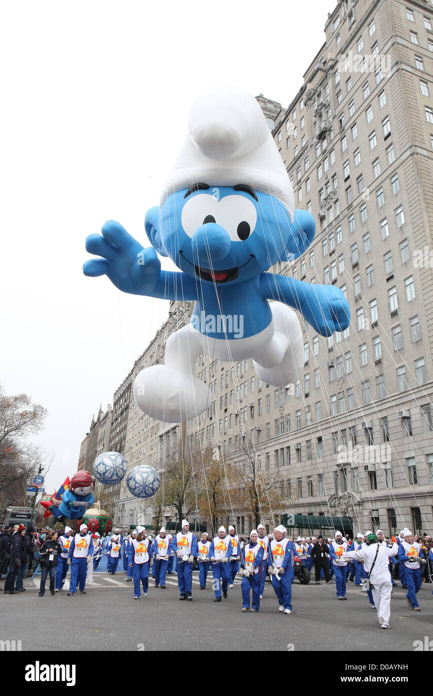 AtmosphereSmurf 84th Macy's Thanksgiving Day Parade in New York City ...