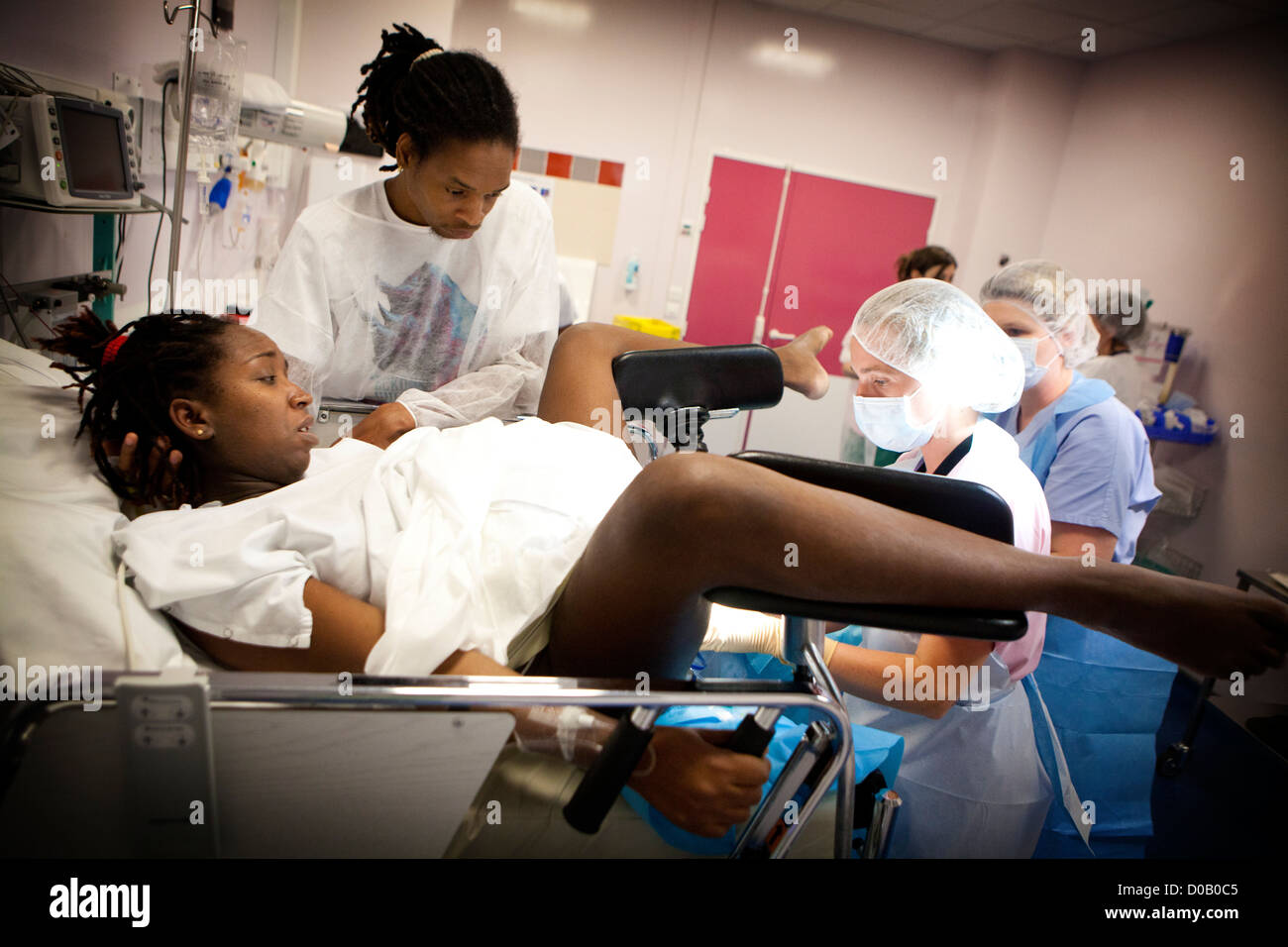 Medicine birth gynecology delivery room hi-res stock photography and ...