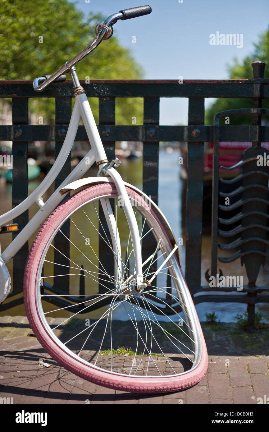 Broken Bike Stock Photos & Broken Bike Stock Images - Alamy