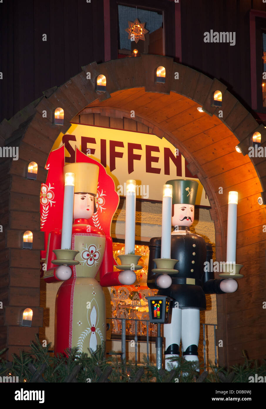 Shop selling wooden Christmas ornaments in Seiffen, Ore Mountains ...