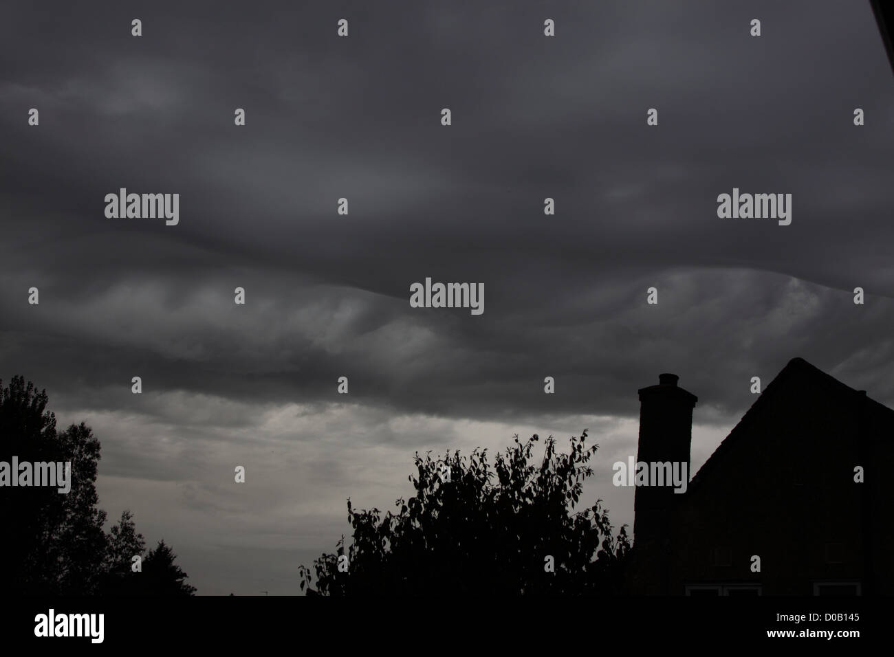 Dark cloud formation hi-res stock photography and images - Alamy