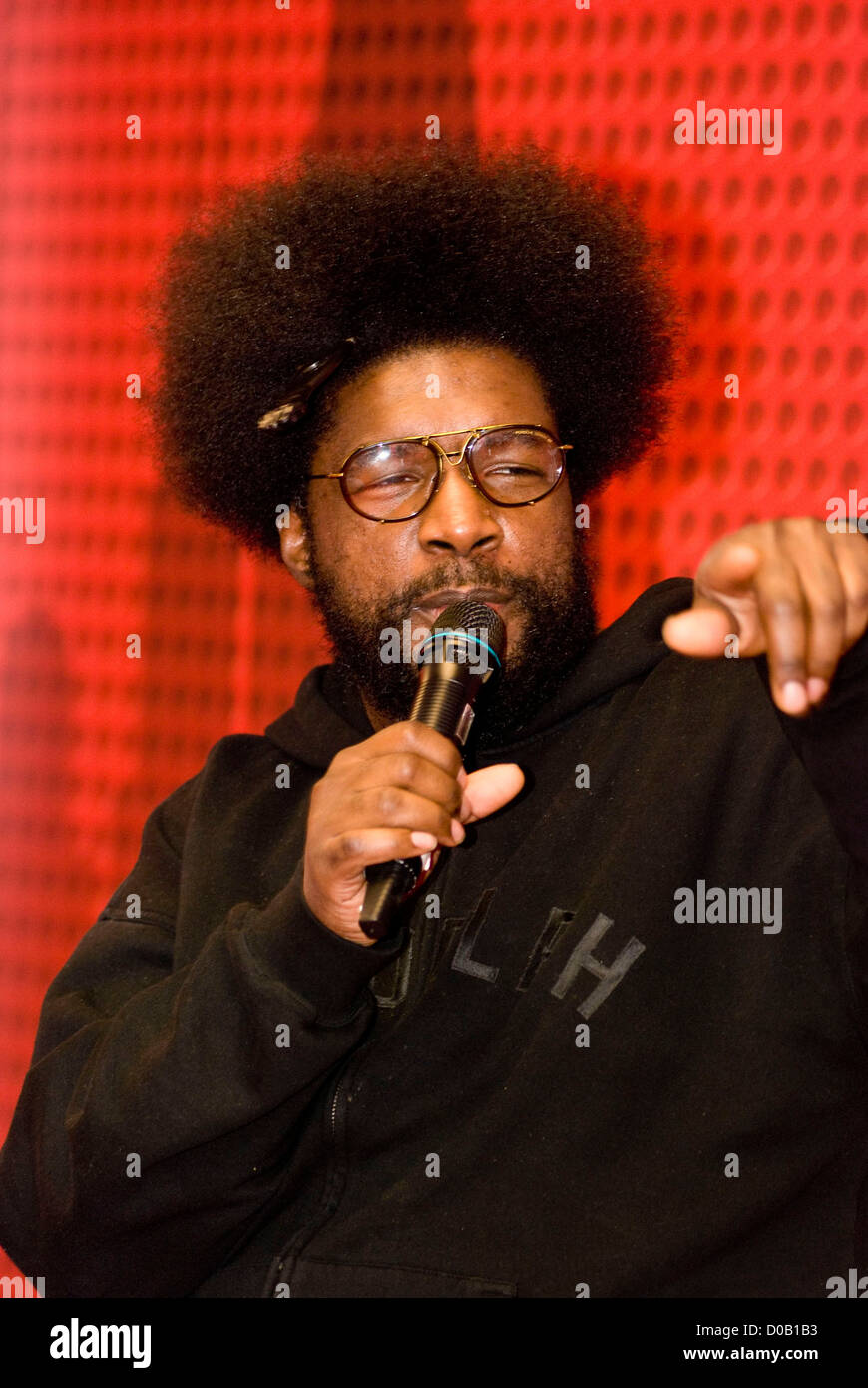 The Roots drummer, Questlove (?uestlove), stops by WGCI Coca Cola ...