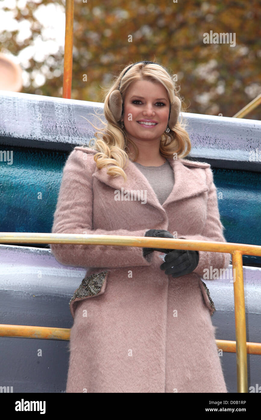 Jessica Simpson 84th Macy's Thanksgiving Day Parade in New York City ...