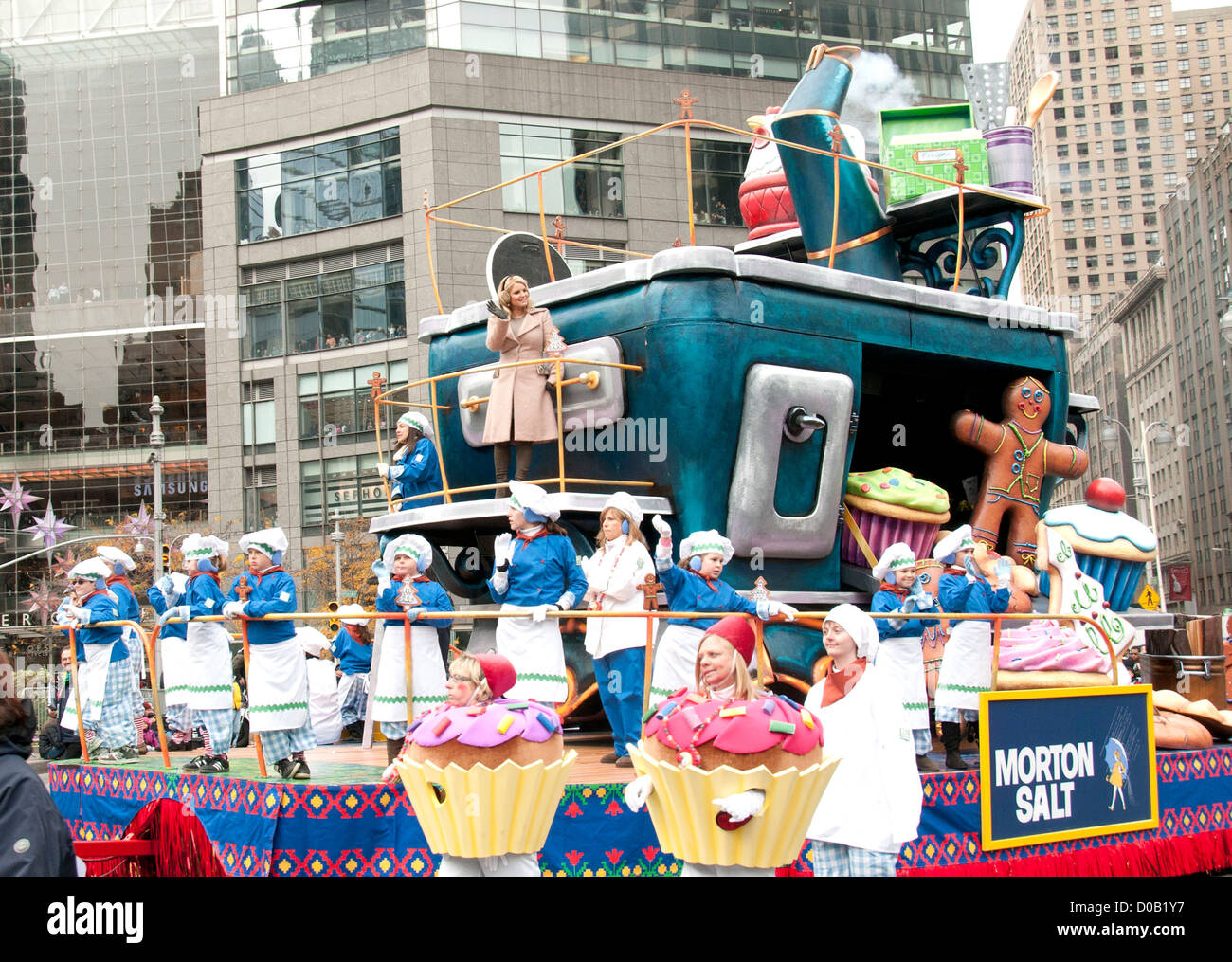 Jessica Simpson 84th Macy's Thanksgiving Day Parade in New York City ...