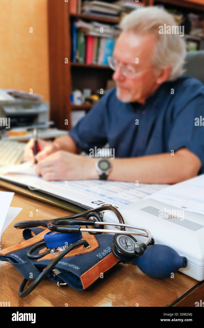 Writing prescription healthcare professionals hi-res stock photography ...