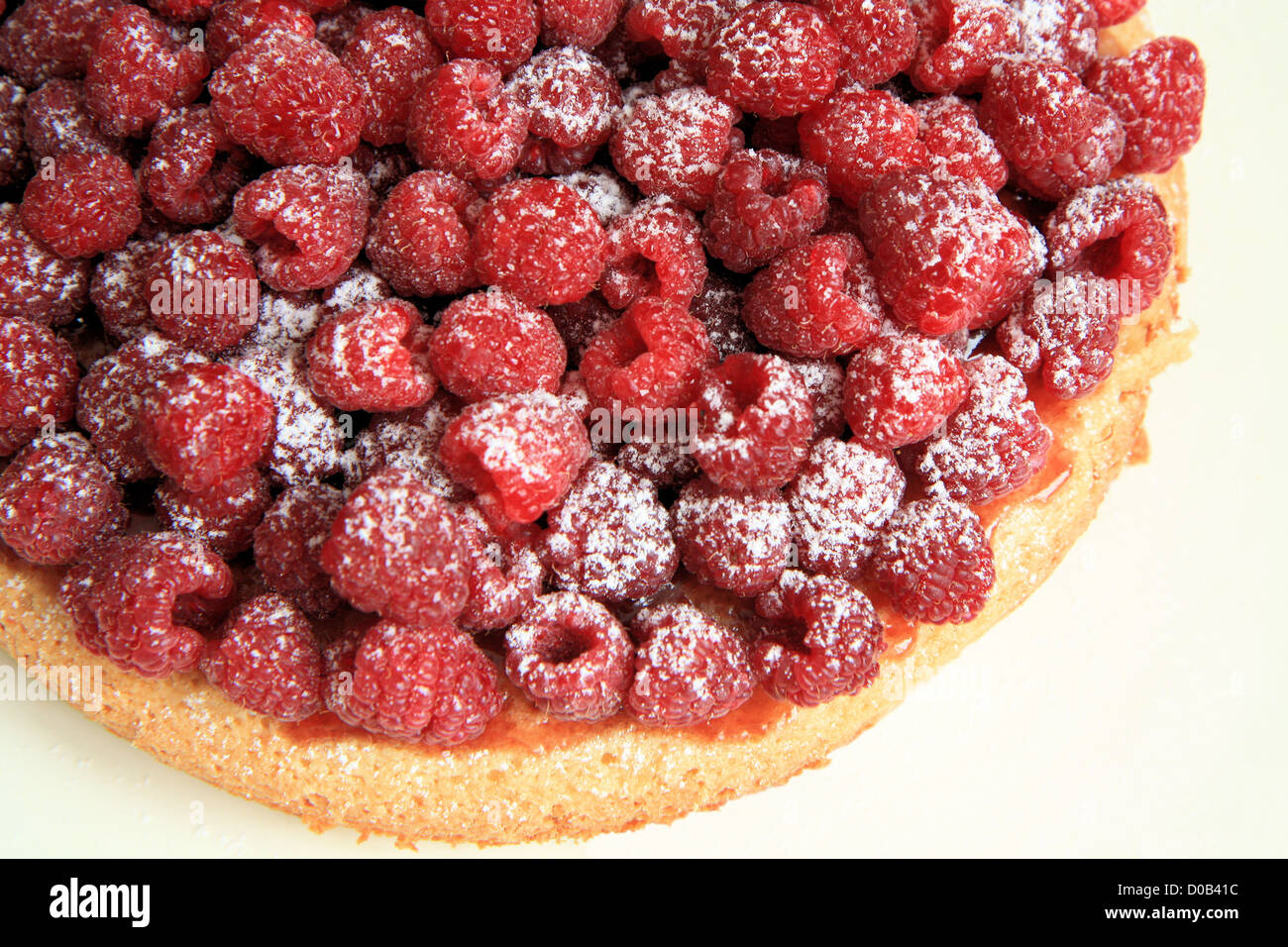 Raspberry pastry tart hi-res stock photography and images - Alamy