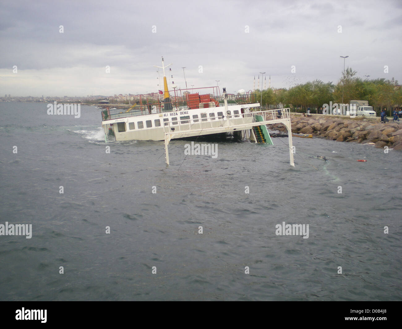 Ferry sinks the Marmara Sea. A storm caused the ferry to hit rocks ...