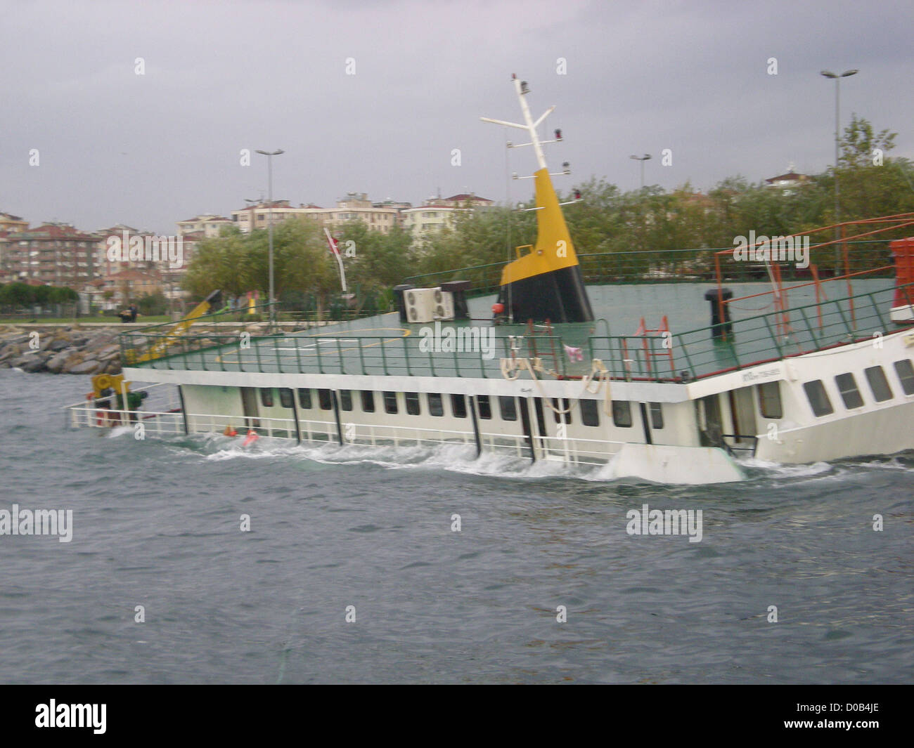 Ferry sinks the Marmara Sea. A storm caused the ferry to hit rocks ...