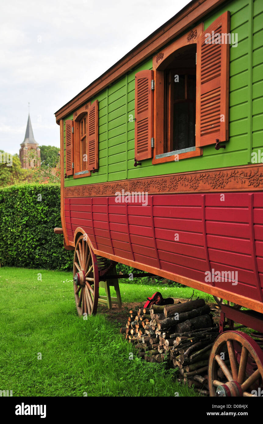 Red gypsy caravan hi-res stock photography and images - Alamy