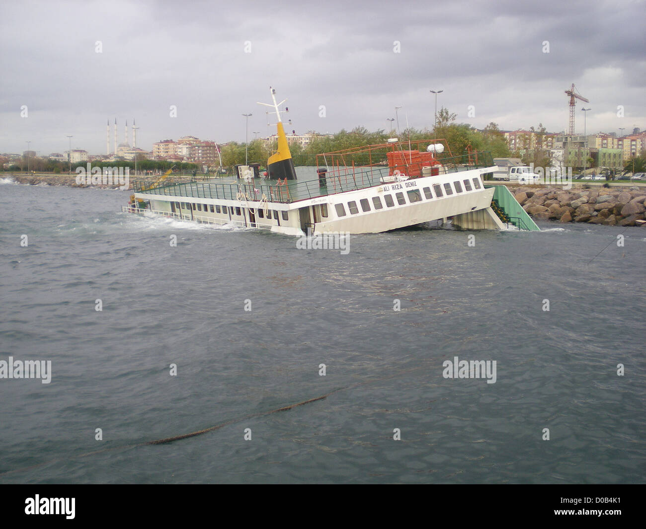 Ferry sinks the Marmara Sea. A storm caused the ferry to hit rocks ...
