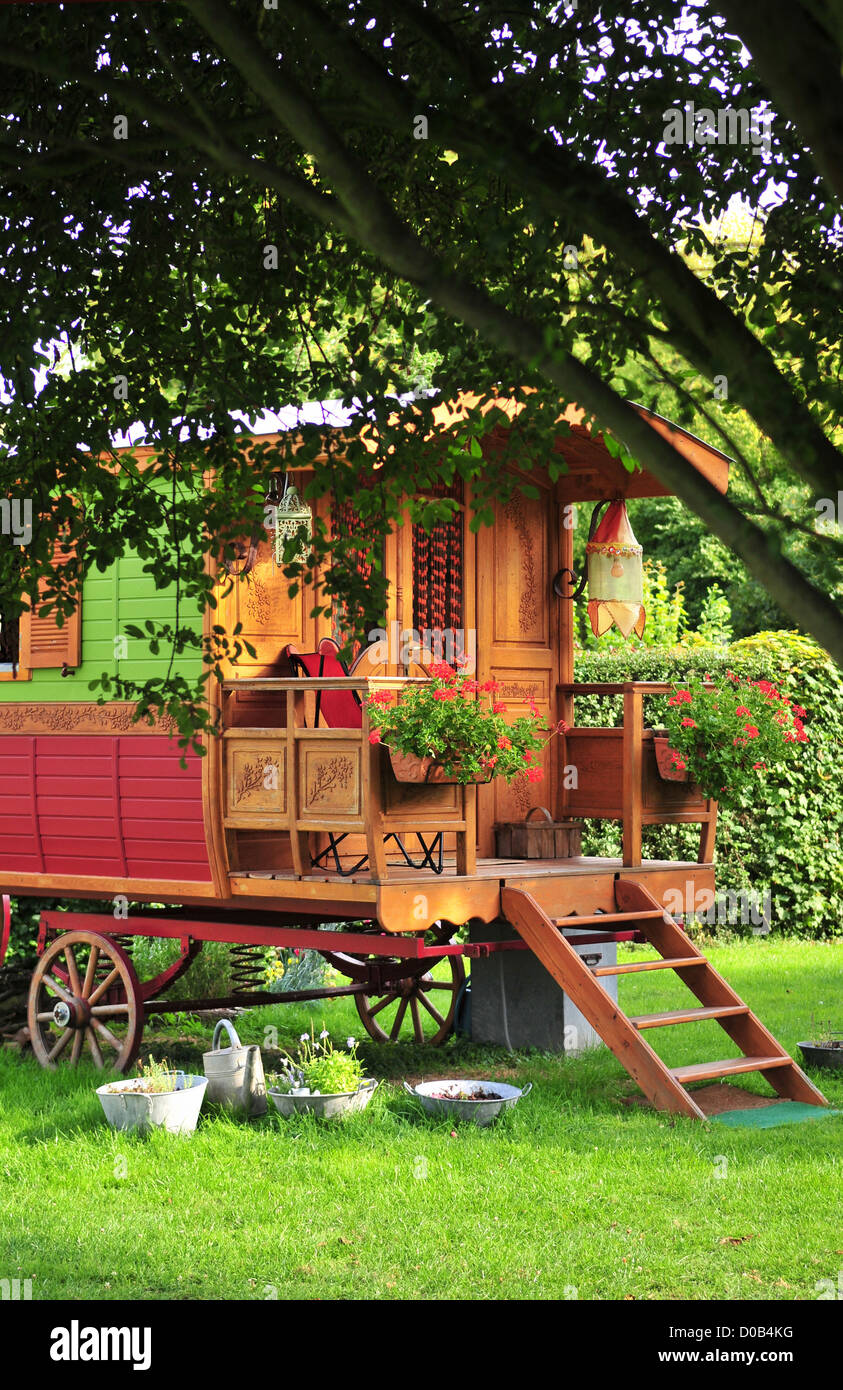 Red gypsy caravan hi-res stock photography and images - Alamy