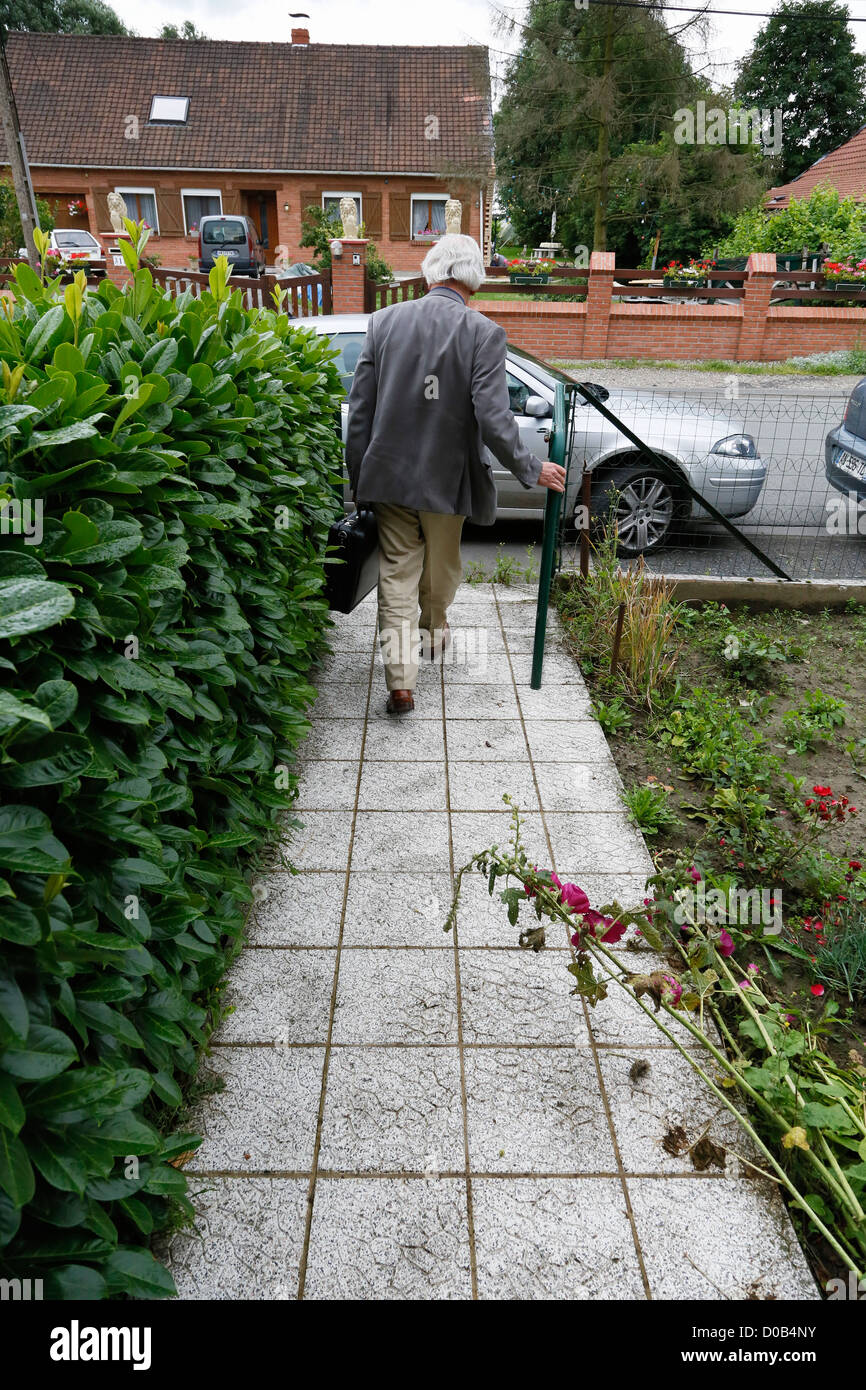 Outside consultation hi-res stock photography and images - Alamy