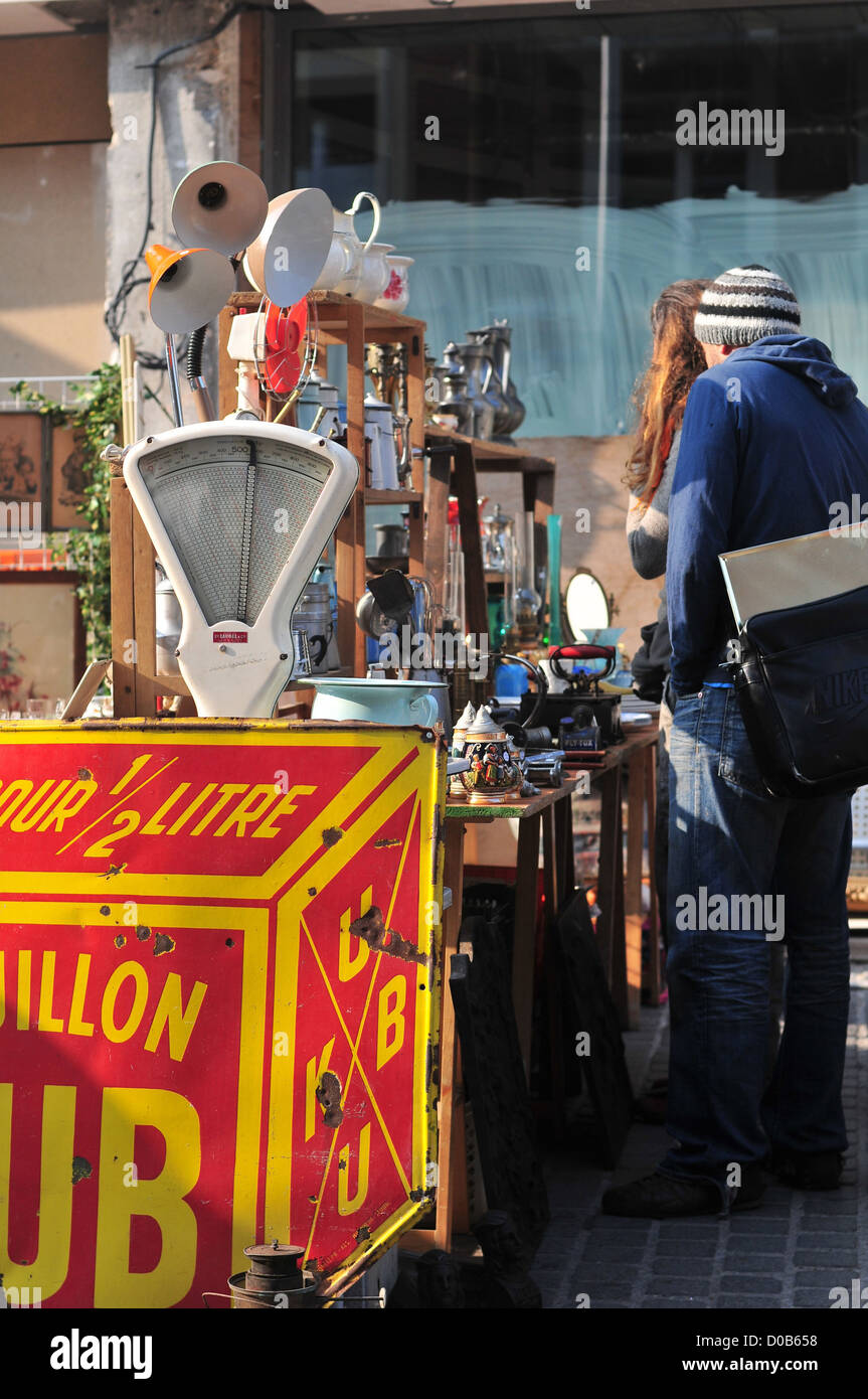 Bargain hunters hi-res stock photography and images - Alamy