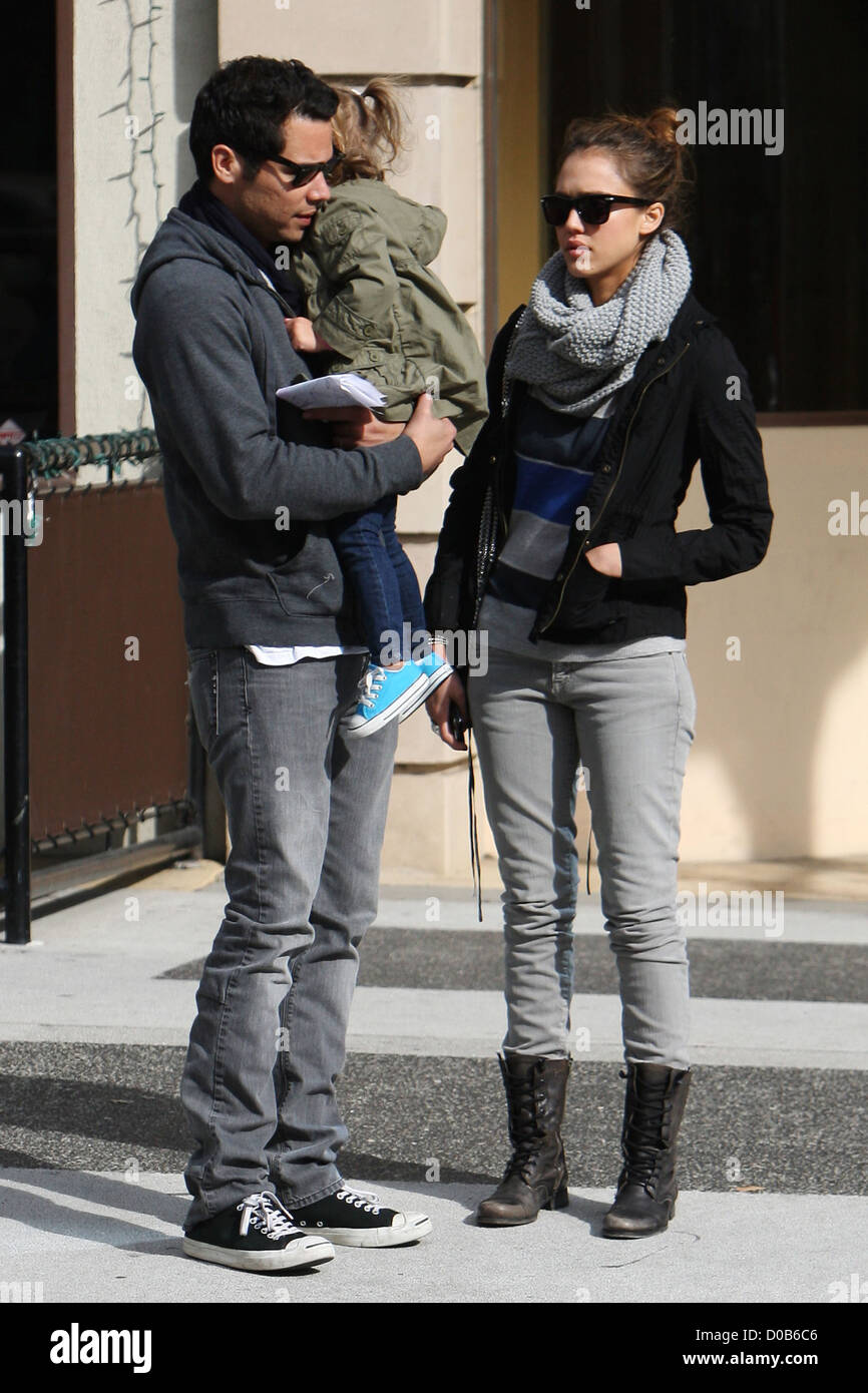 Jessica Alba, Cash Warren and their daughter Honor Marie enjoy a family ...