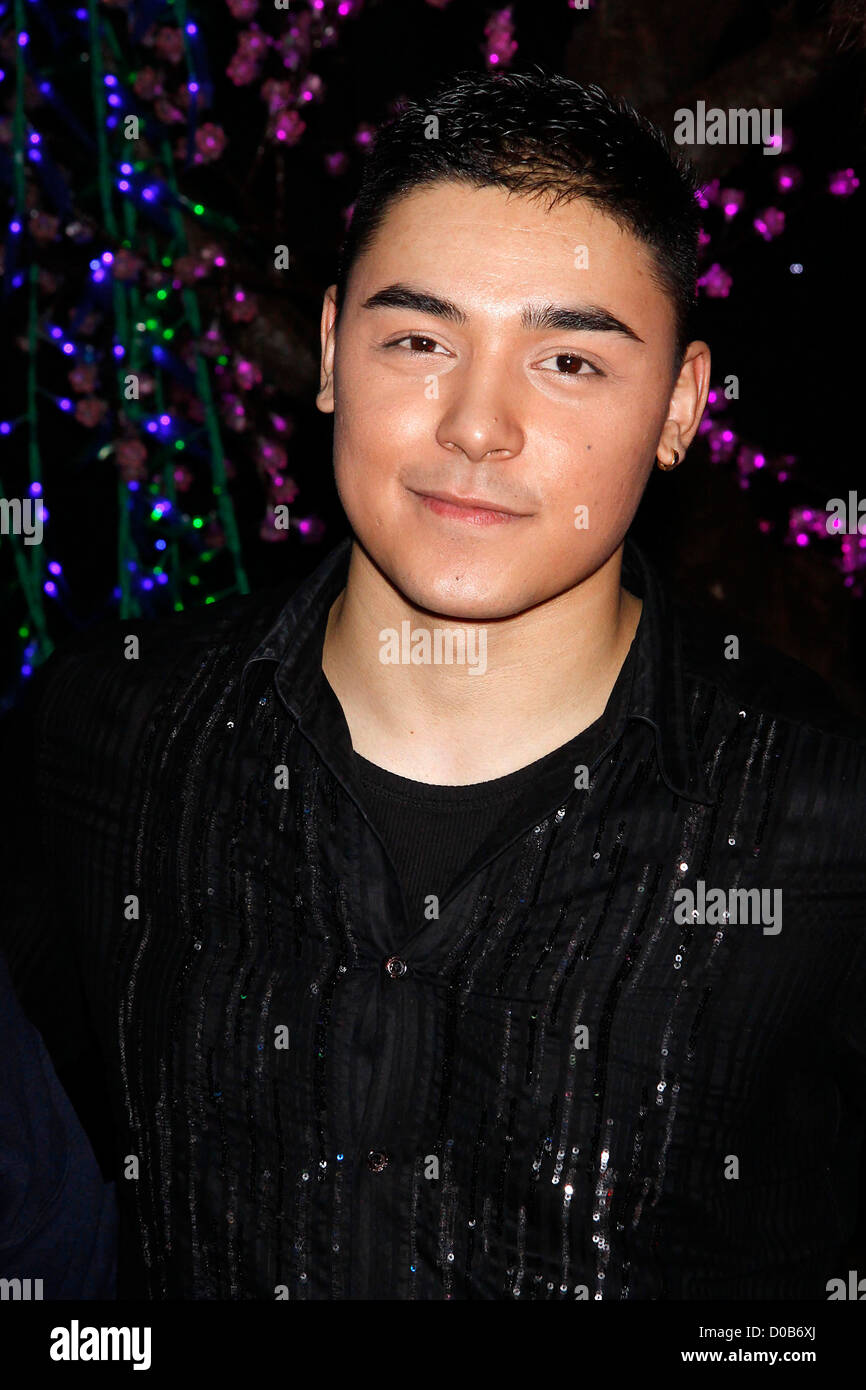 Deni Yang (Gazillion Bubble Artist) Cast members from the Broadway ...