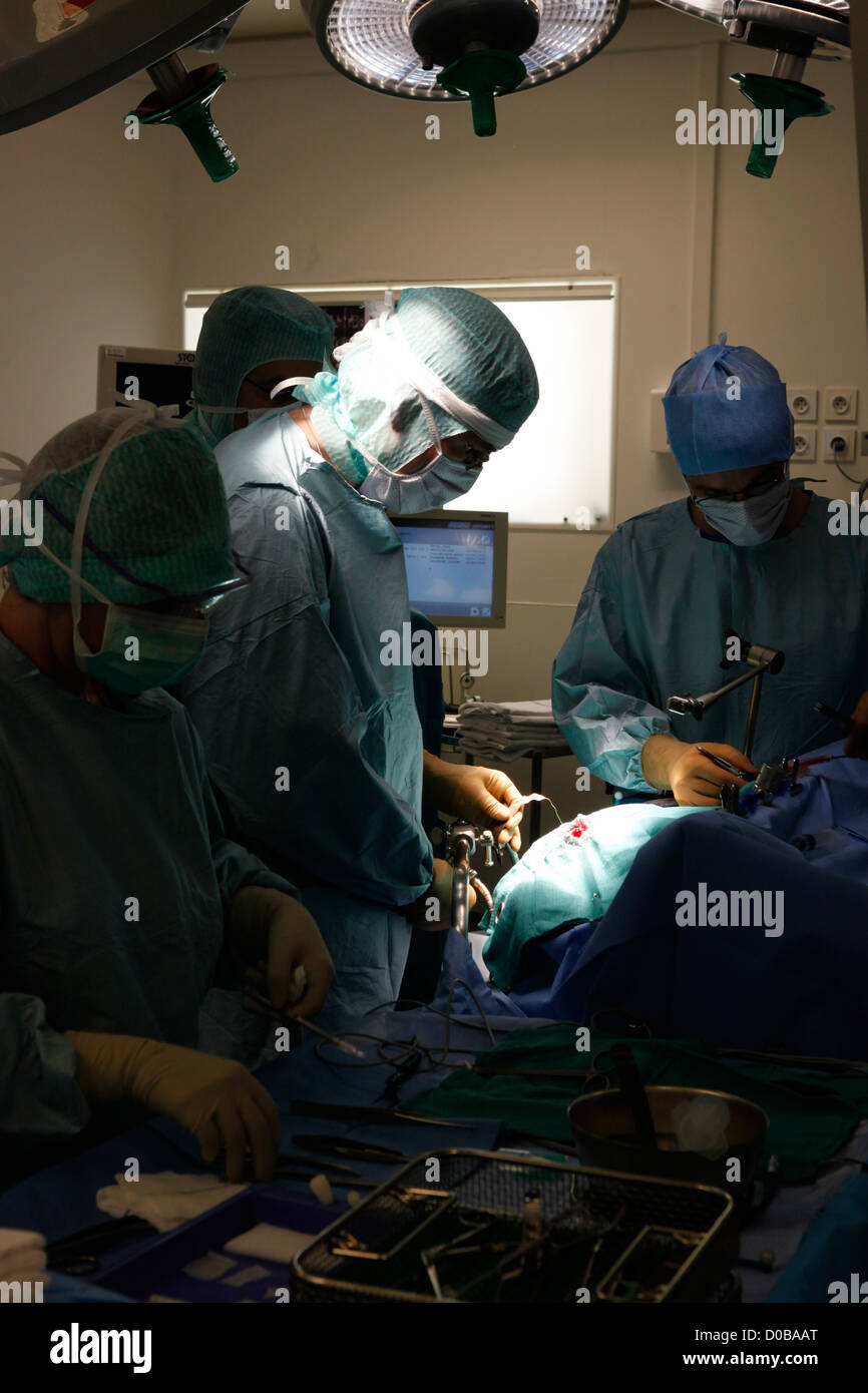 Neurosurgery hi-res stock photography and images - Alamy
