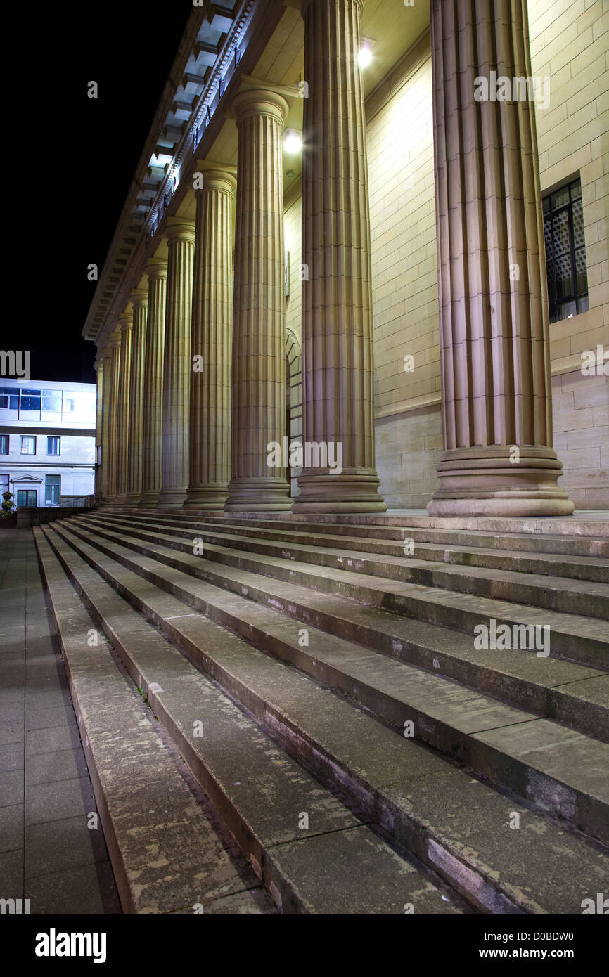 Dundee City's Caird Hall in the City Square Stock Photo - Alamy
