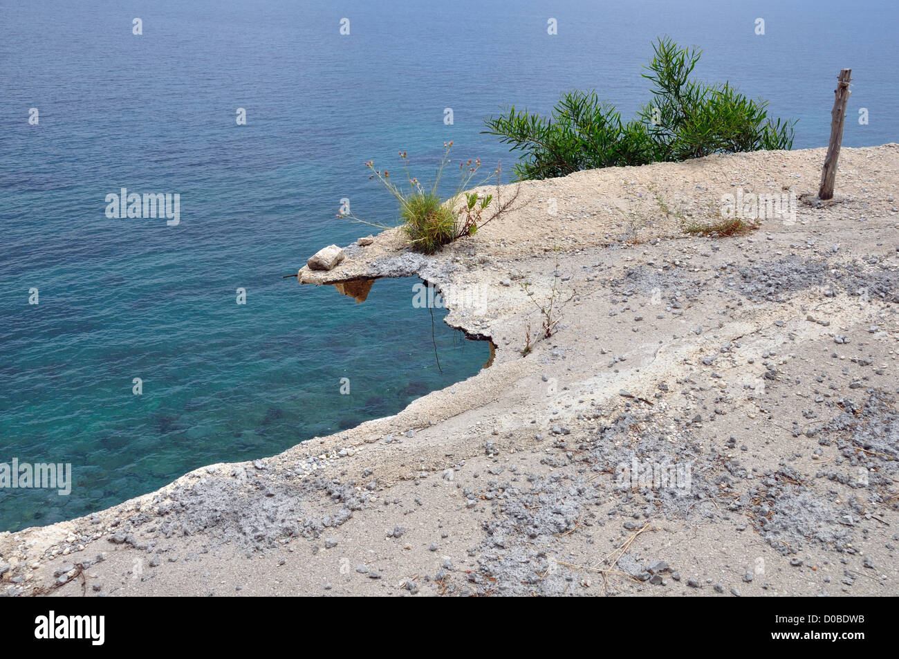 Edge crumbling hi-res stock photography and images - Alamy