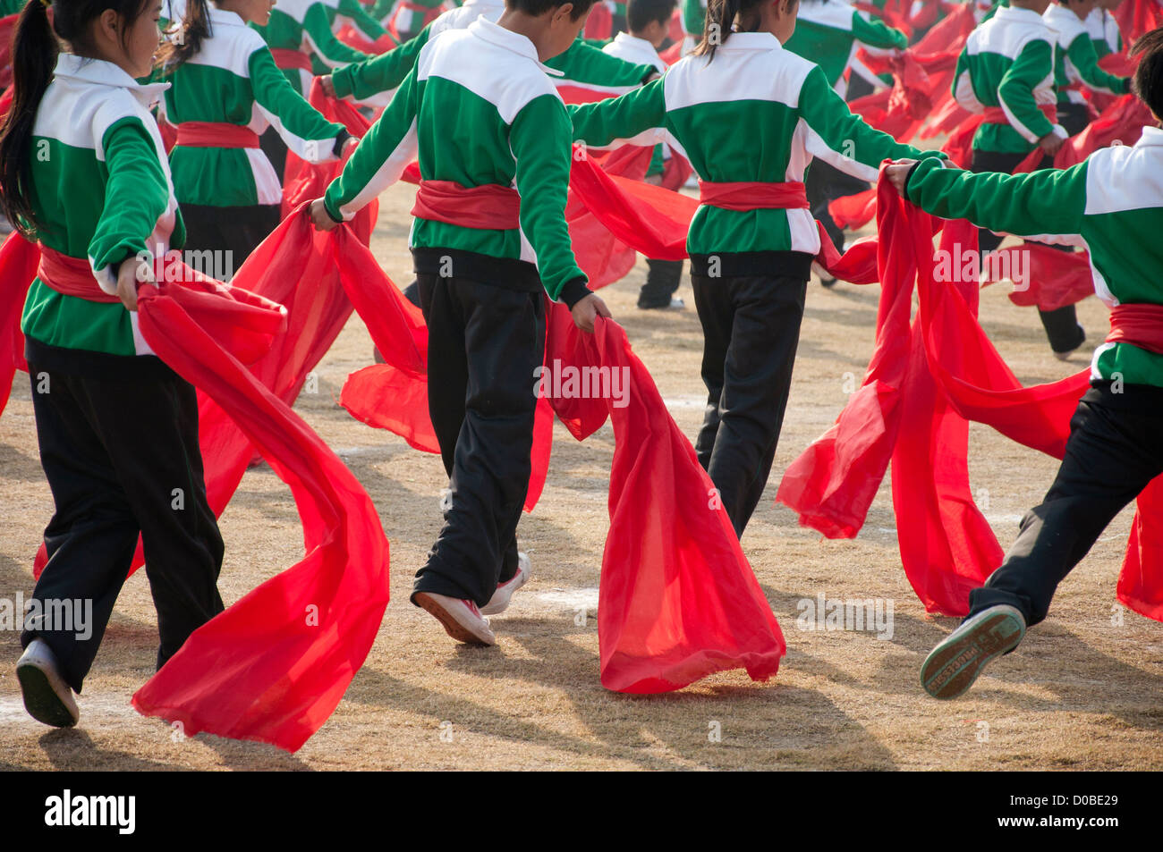 Children performing traditional Chinese dance: Yangko Stock Photo - Alamy