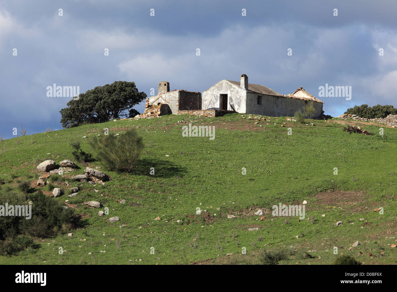 Abandoned farmhouse spain hi-res stock photography and images - Alamy