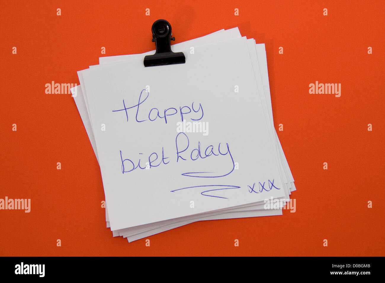 Notice paper with message: Happy birthday, white on red Stock Photo - Alamy