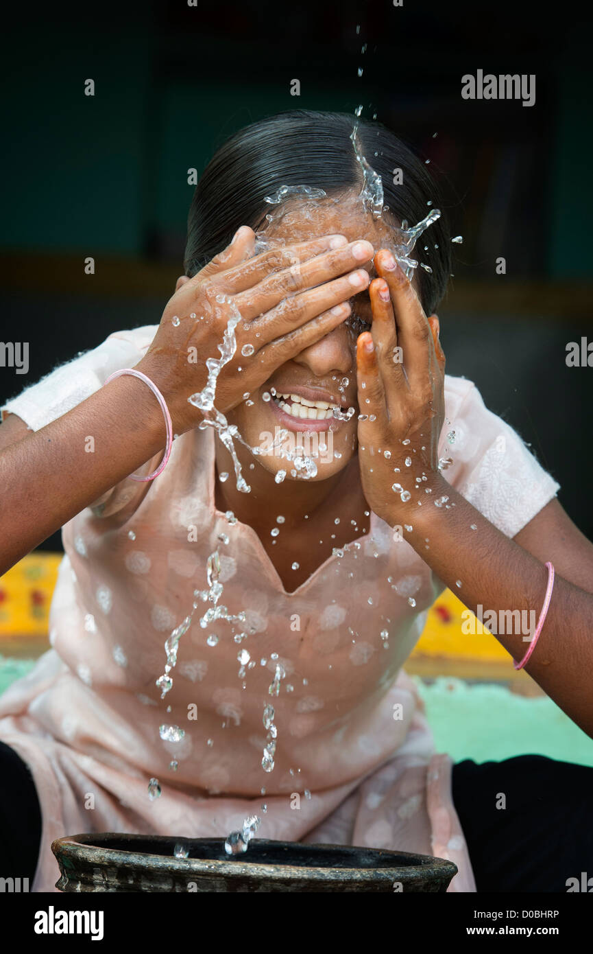 Washing India Child Stock Photos & Washing India Child Stock Images - Alamy