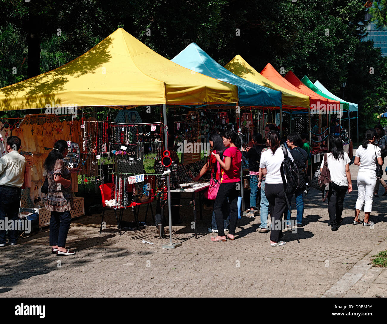 Filipino Sunday - a market for trinkets and souvenirs appears in Hong ...