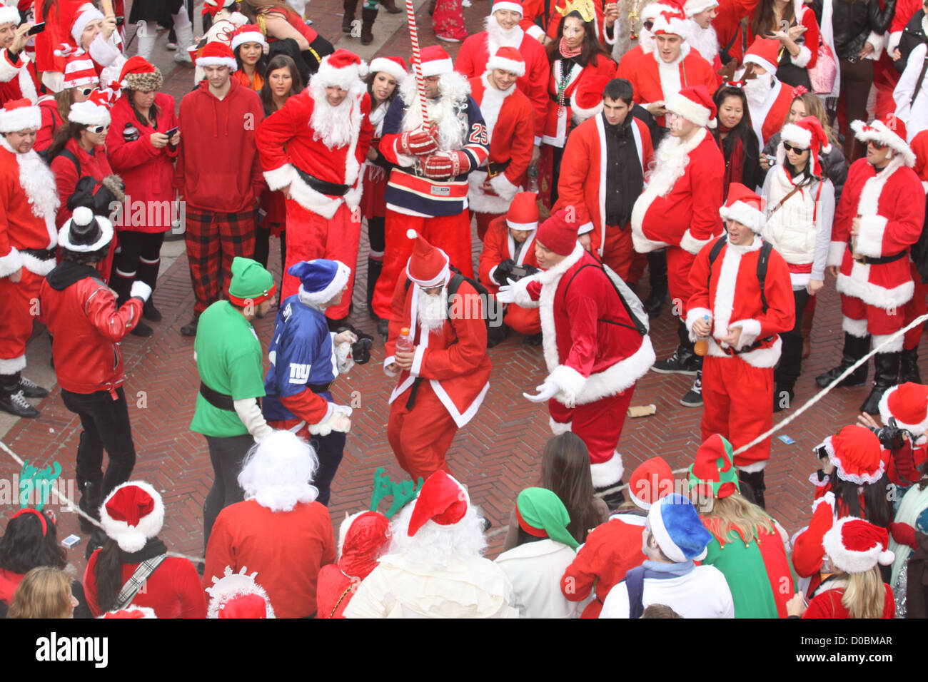Atmosphere Manhattan is filled with thousands of Santas and Elves as ...