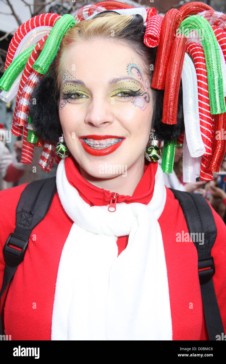 Atmosphere Manhattan is filled with thousands of Santas and Elves as ...