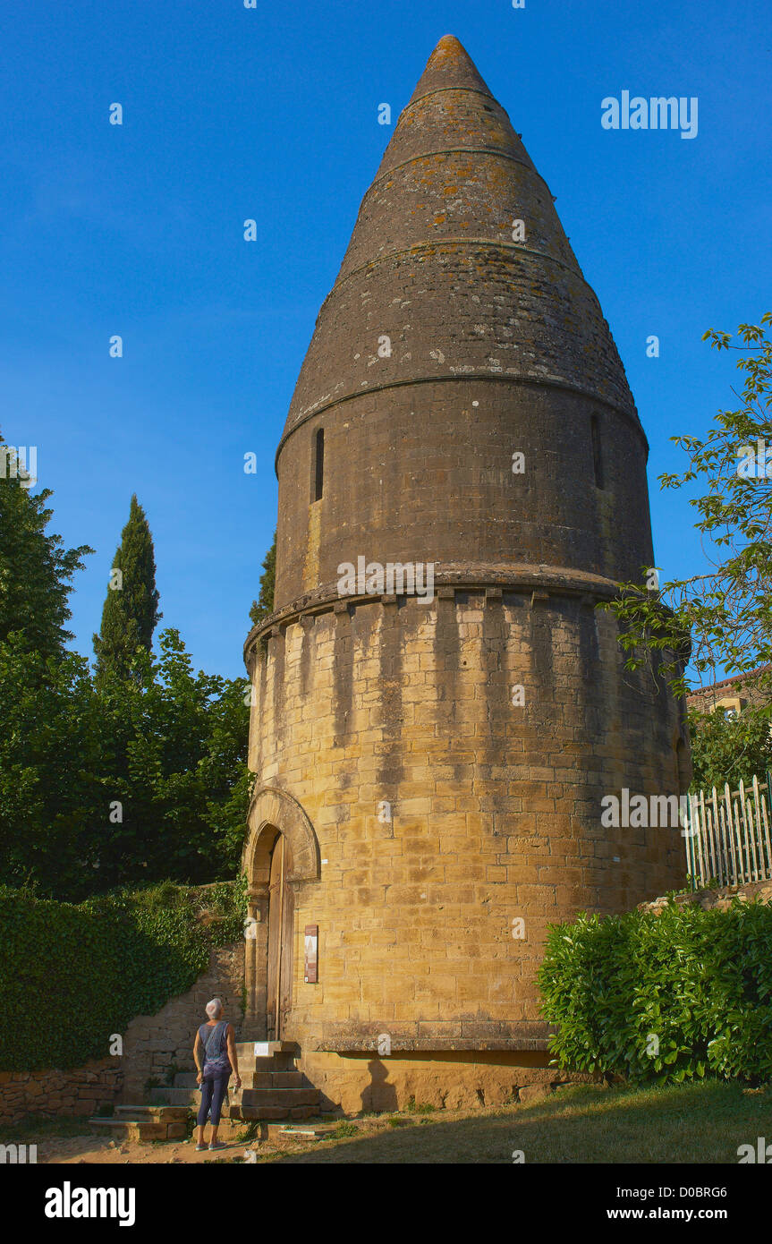 Sarlat, Lantern of the Dead, Lanterne des Morts, 12th century funeral ...