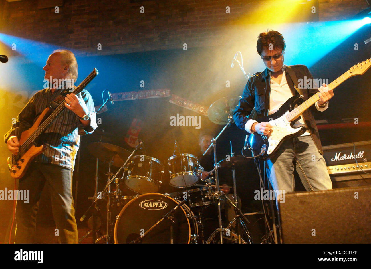Jim Rodford and Russ Ballard Argent performing at The Brook in ...