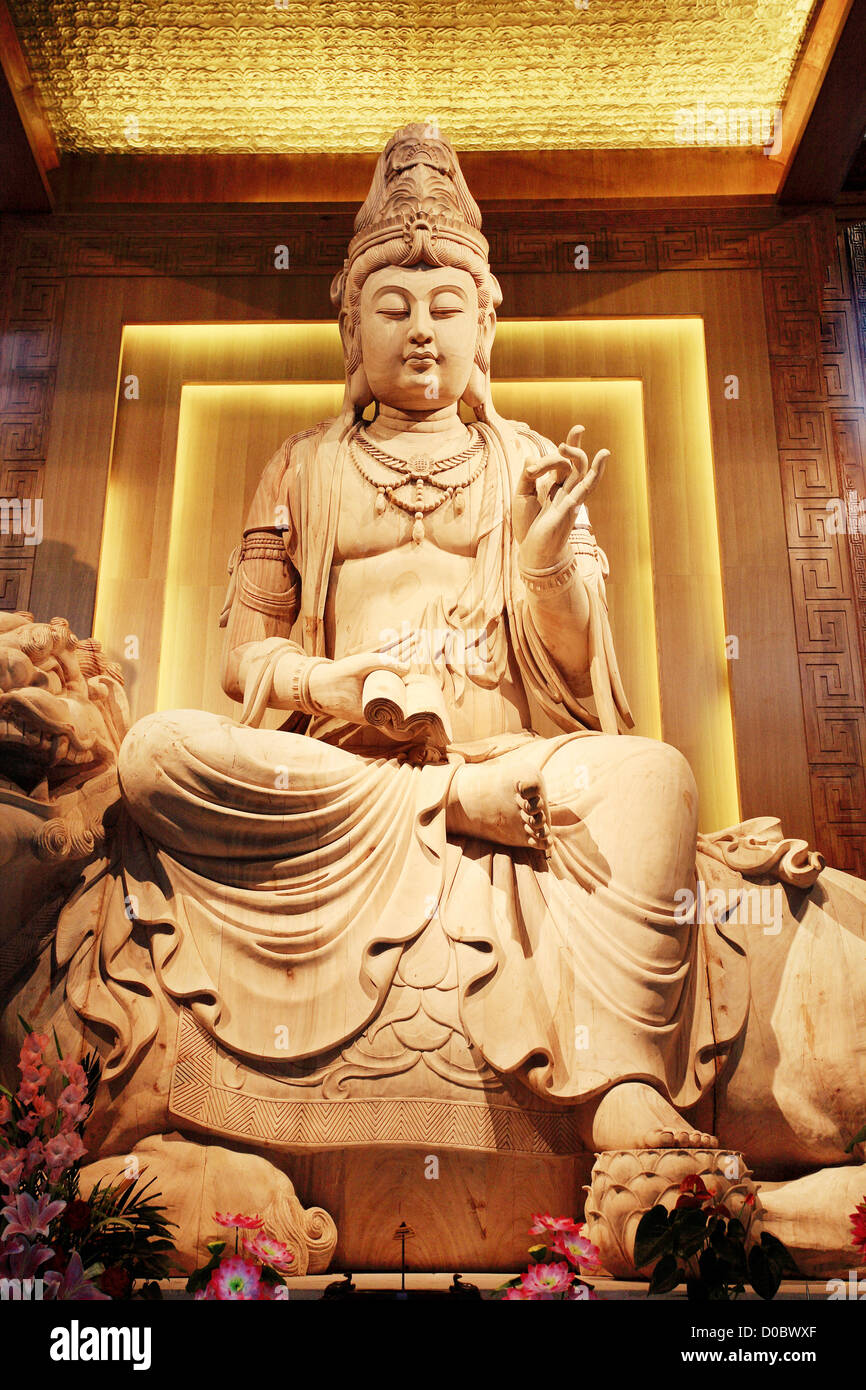 Golden sitting buddha statue hi-res stock photography and images - Alamy