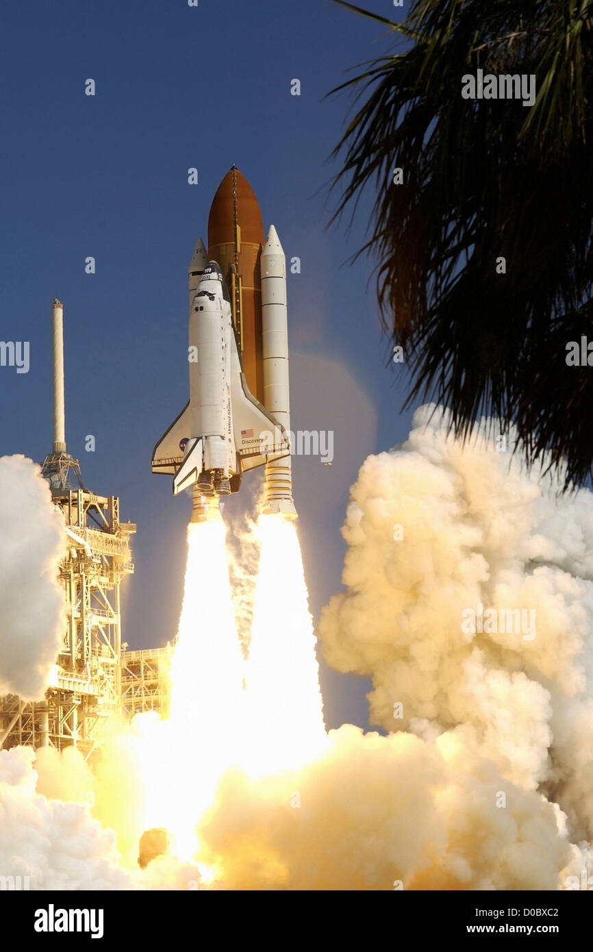 Liftoff of Space Shuttle Discovery Stock Photo - Alamy