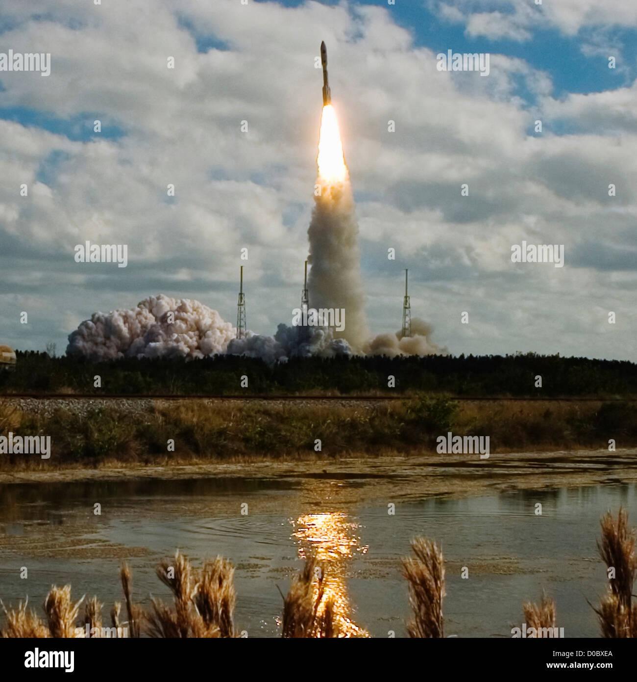 Liftoff of the New Horizons Atlas Rocket Stock Photo - Alamy