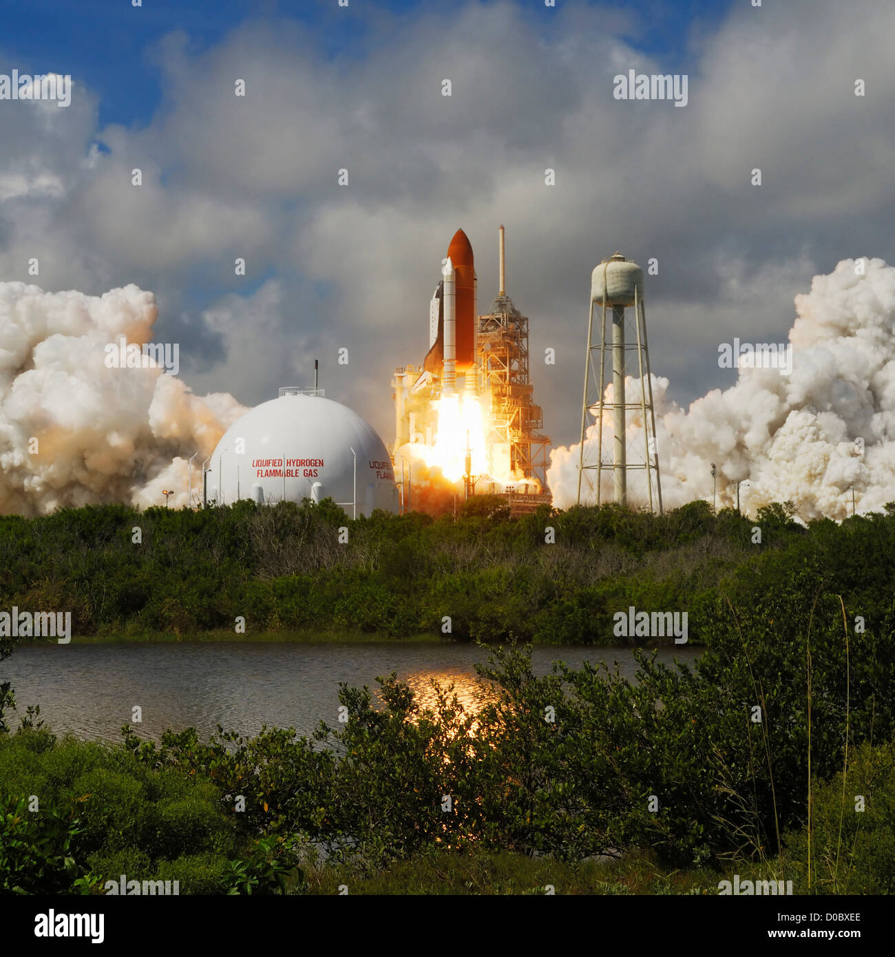 Launch of Space Shuttle Atlantis on STS-115 Stock Photo - Alamy