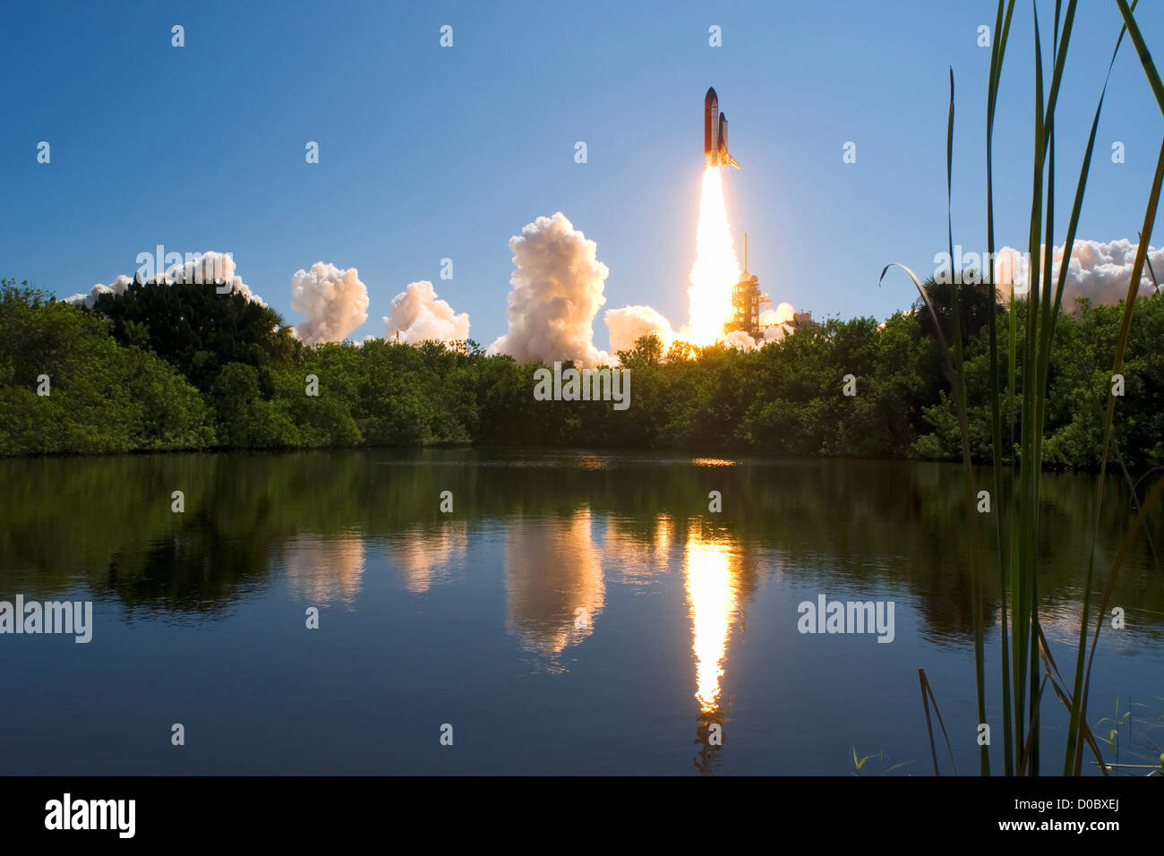 Sts 115 launch hi-res stock photography and images - Alamy