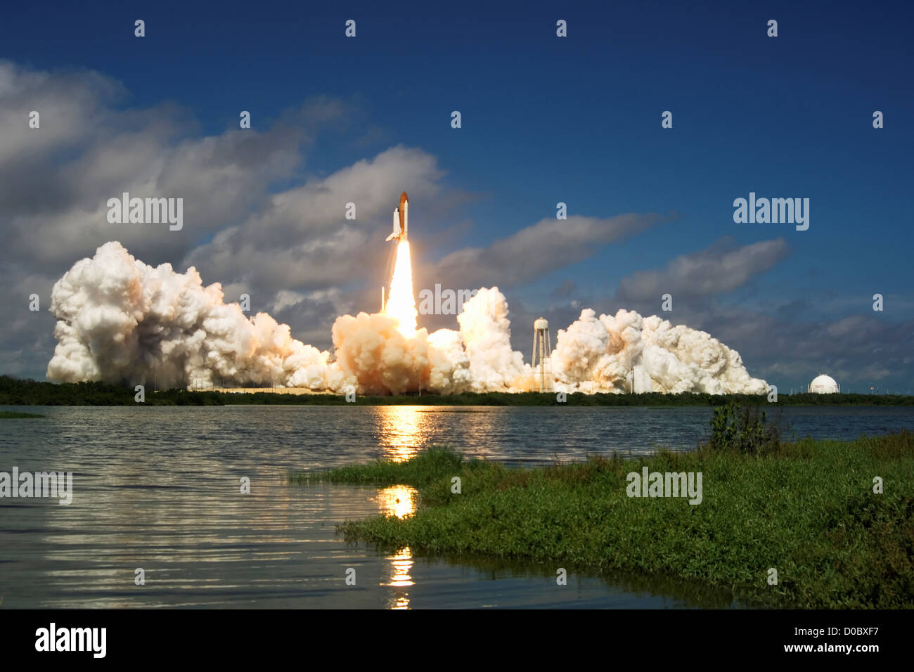 Launch of Space Shuttle Atlantis on STS-115 Stock Photo - Alamy