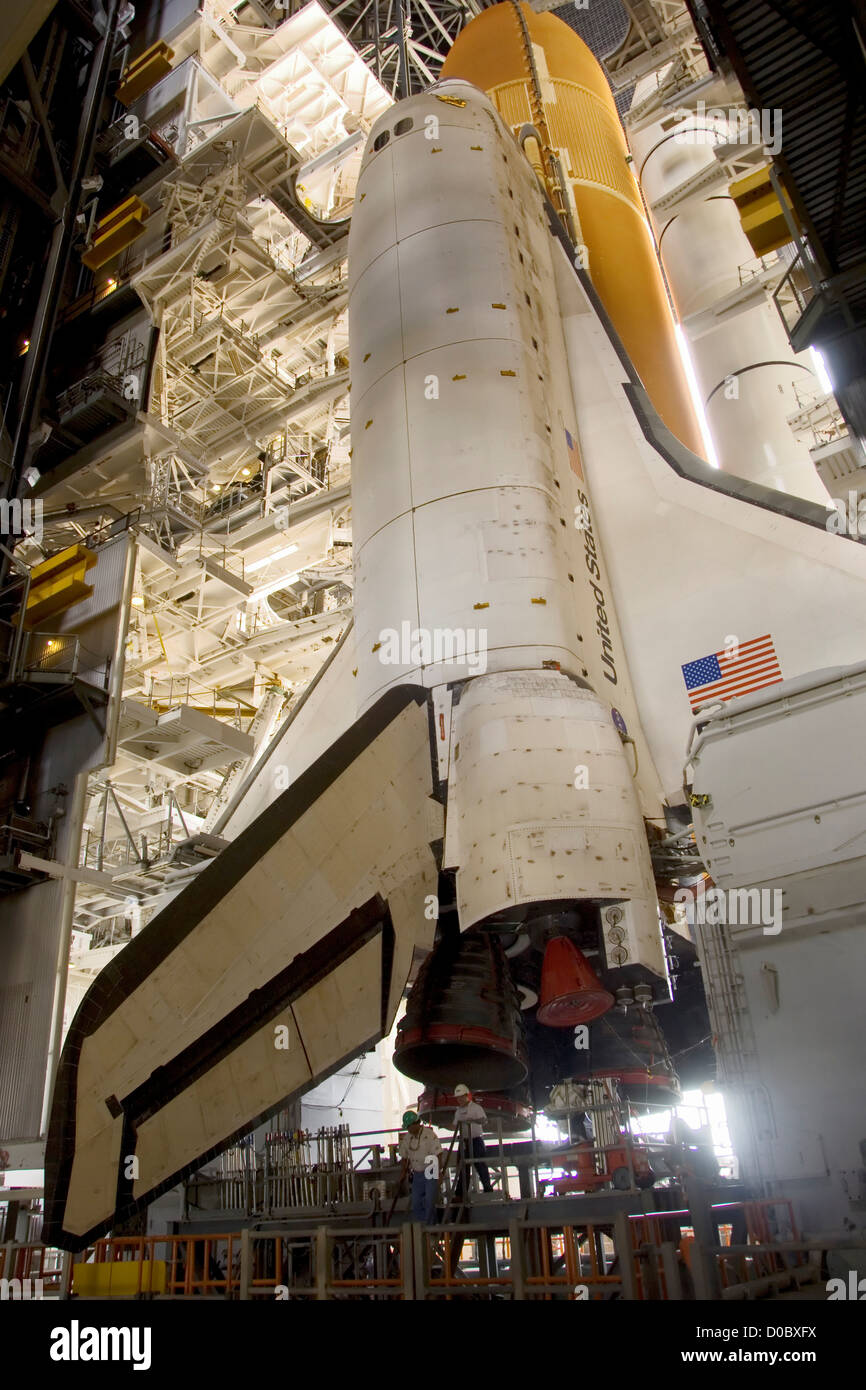 Rollout of Space Shuttle Discovery Stock Photo - Alamy