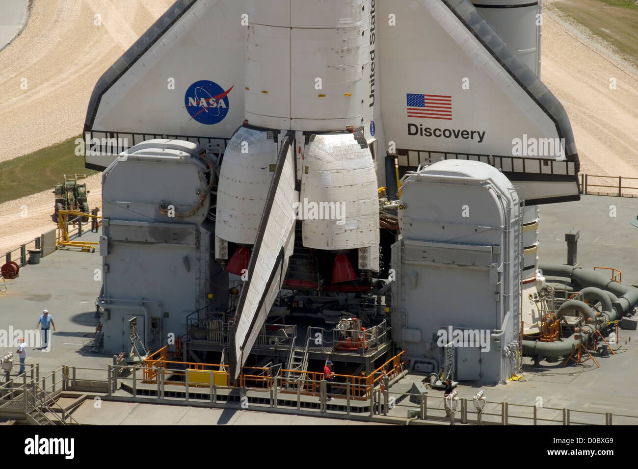 Rear Assembly of Space Shuttle Discovery During Rollout Stock Photo - Alamy
