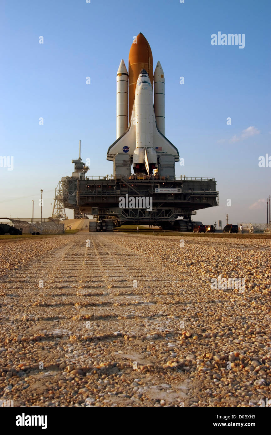 Rollout of Space Shuttle Discovery and Crawler Stock Photo - Alamy