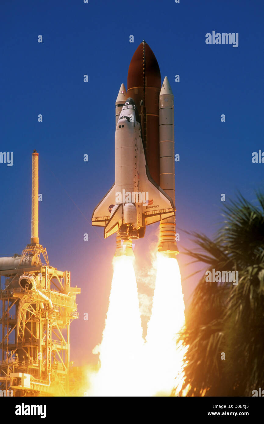 Shuttle Discovery Clears the Tower at Launch Stock Photo - Alamy