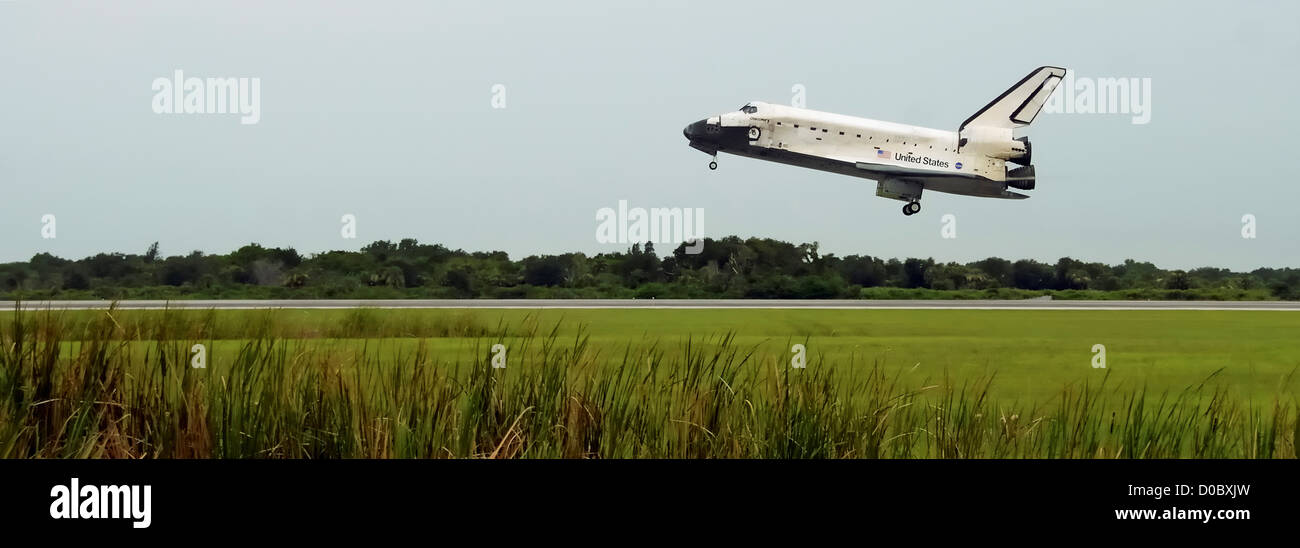 Space shuttle landing hi-res stock photography and images - Alamy